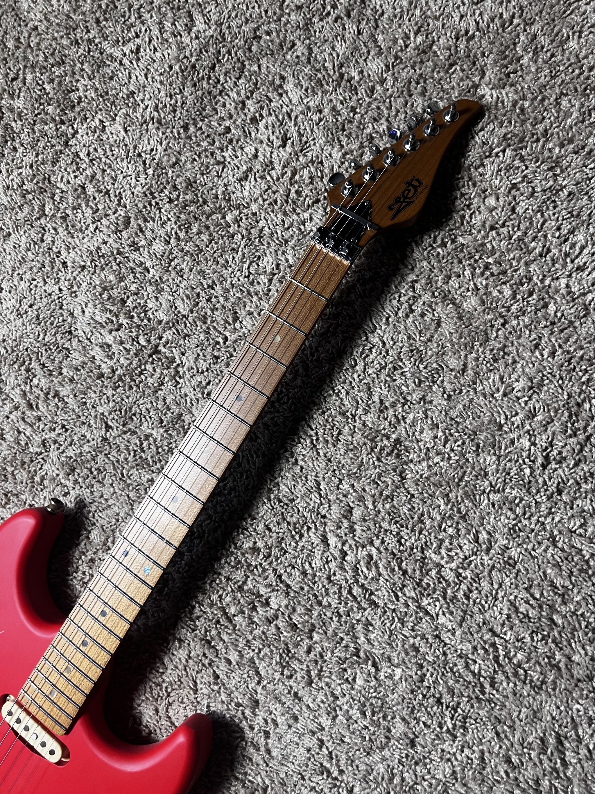 Electric Guitar Jet Guitars JS850 Relic FR Red Relic Free Setup B-STOC – Kairon Guitar Store